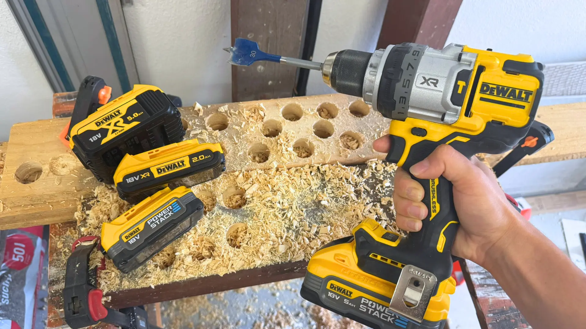 Vyplatí se dražší aku DeWalt PowerStack: "Práci zrychlily výrazně ...